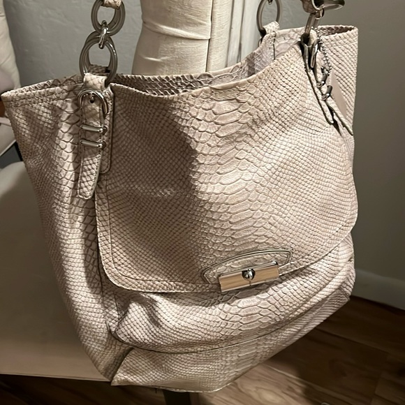 Coach | Bags | Coach Alligator Pattern Bag Leather Like New Cream ...